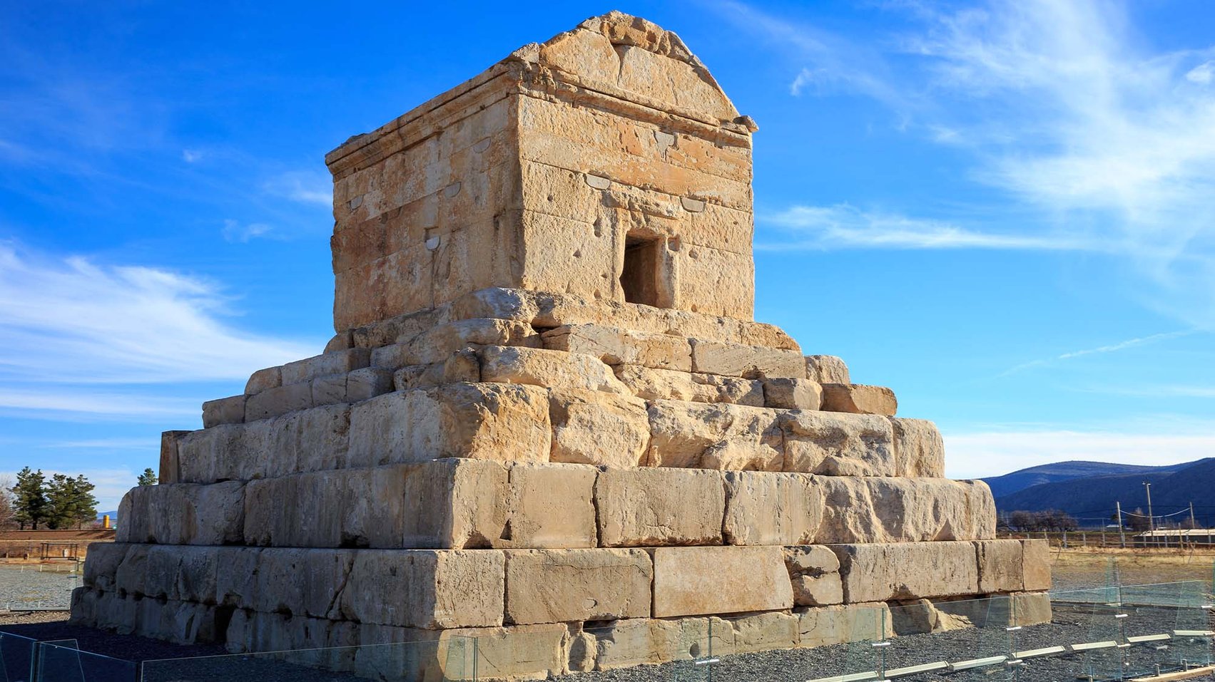 Earthquake-Resistant Construction: How Base Isolation Can Protect Buildings | RINGFEDER®